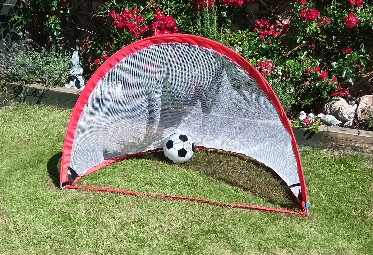 ***SPECIAL OFFER!*** 2 In 1 Penalty Shoot Out Football Goal Garden Game